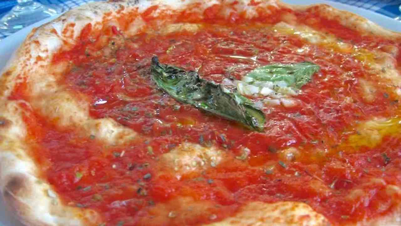 Meglio la Pizza alla romana o la napoletana? Ecco tutte le differenze - RomaIT